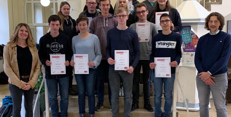 Sehr erfolgreiche Teilnahme von Fichte-Schülern beim internationalen Chemiewettbewerb Zurück zur ...